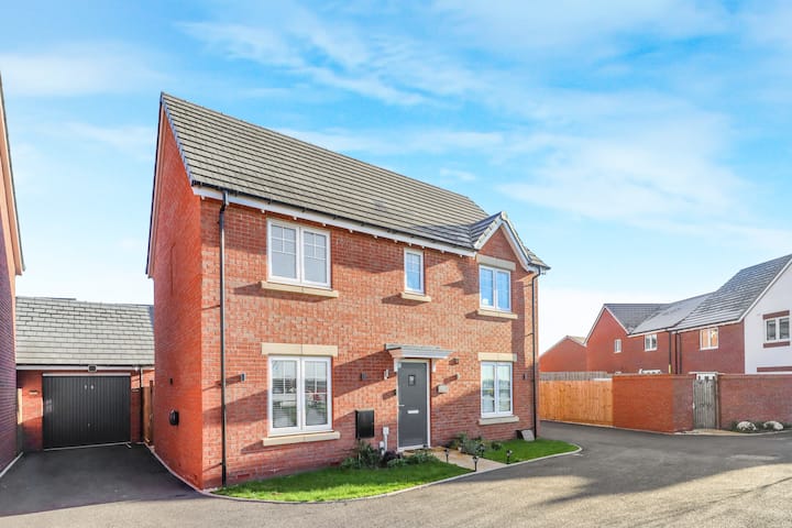 Spacious Modern Home - Royal Leamington Spa