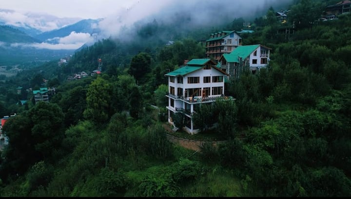 4 Bedroom Apartment With Balcony Sitting Patio - Manali