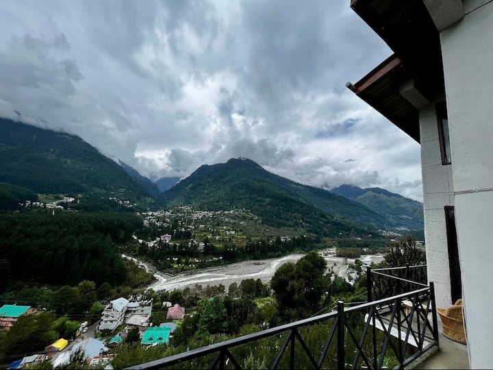 4 Bedroom Apartment With Balcony Sitting Patio - Manali