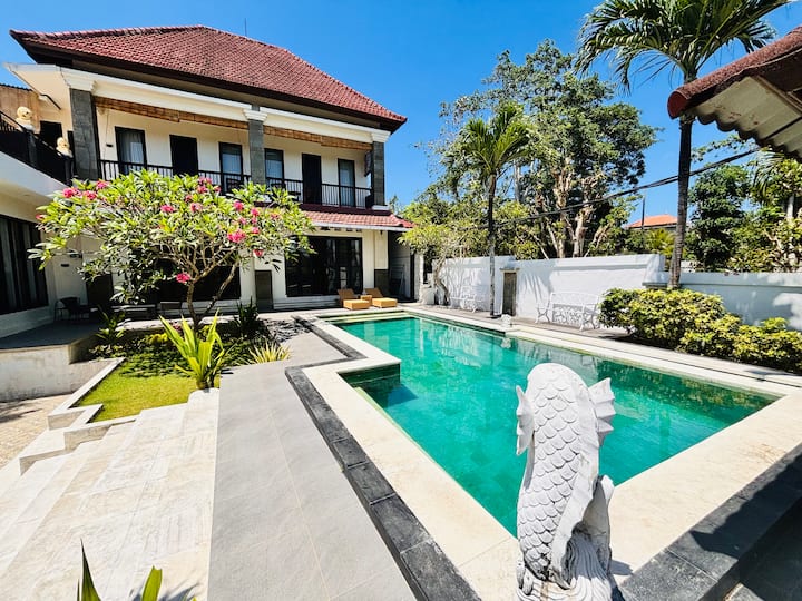 4 Bedroom Pool Villa With City View In Jimbaran - Australië