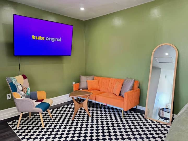 King Bed -The Urban Nest- - Loma Linda, CA