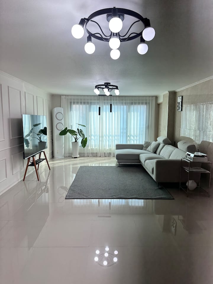 가족여행#조용하고편안한숙소#넓은평수#깔끔숙소#방3#욕실2#침대5#무료주차#전주한옥마을 - Jeonju-si