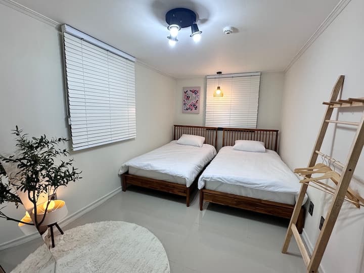 넓은평수#깔끔숙소#방3#욕실2#침대5#무료주차#전주한옥마을#객리단길#전주동물원#덕진공원 - Jeonju-si