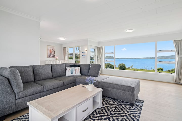 Panoramic Views Of Rotorua's Lake And Mountains - Rotorua