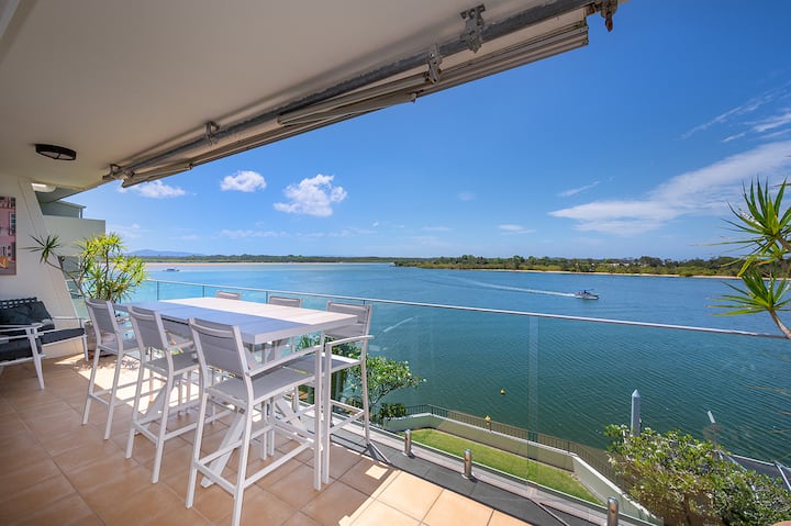 Waterfront With Jetty, Pools And Views. - Noosa Heads