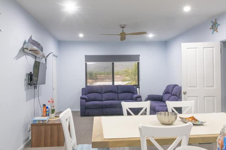 Luxury Waterfront Home With Ensuites In Most Rooms - Cardwell