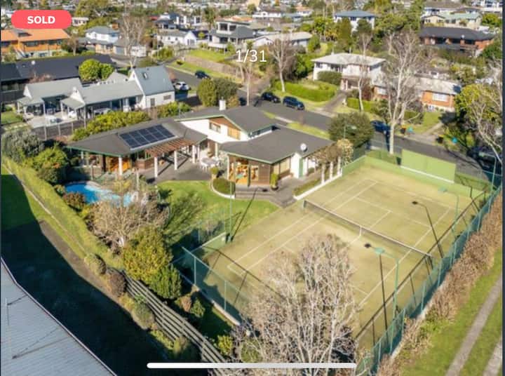 Matua Oasis: Pool, Tennis Court & Games Room - Tauranga