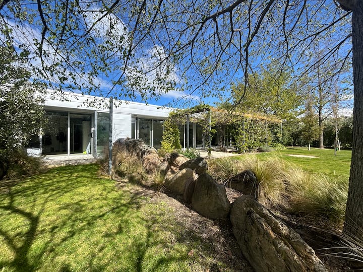 Hawksburn Vineyard - Bannockburn, New Zealand