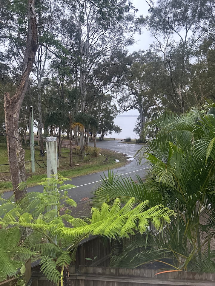 Cosy 1 Bedroom Unit On The Banks Of Lake Cooroibah - Lake Cootharaba, Queensland