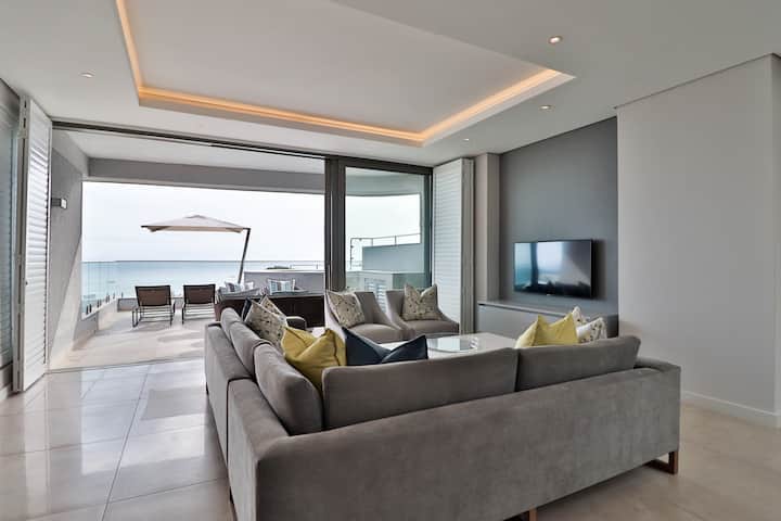 New Luxury Camps Bay Home, Oceana & Mountain Views - Camps Bay