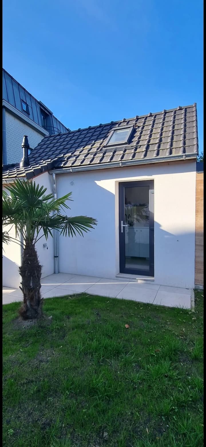 Tiniest House Of Zwijnaarde Ii - Nazareth