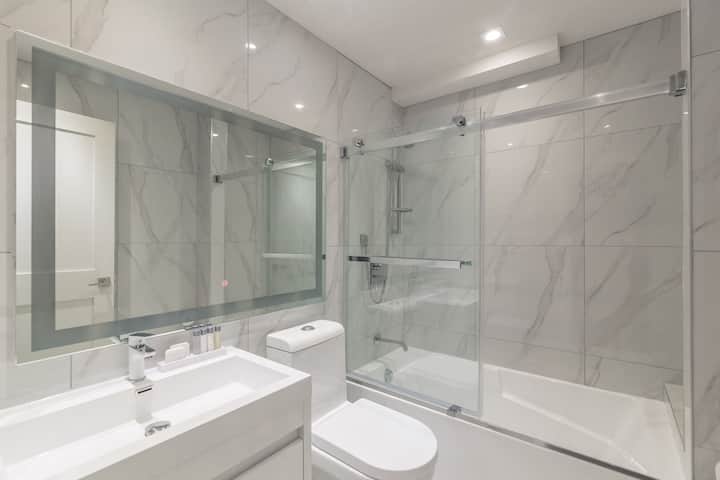 Awesome 3-bed, 3-bath Apartment On Parc Ave - Montreal