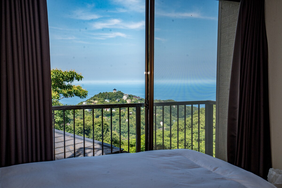 Atami Kaoru Natural Hot Spring Fireworks View Ocean View Villa - Houses ...