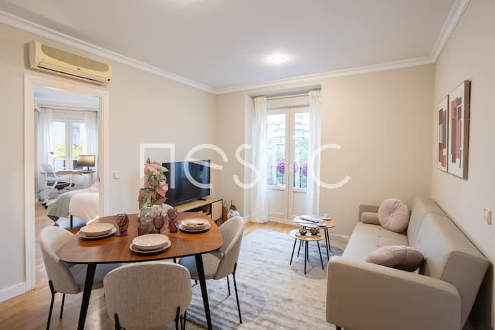 2 Bedroom Apartment In Chamberí - Madrid