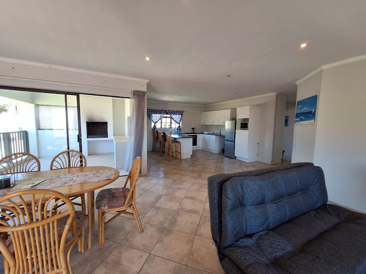 High Tide Coastal Apartment - Port Alfred