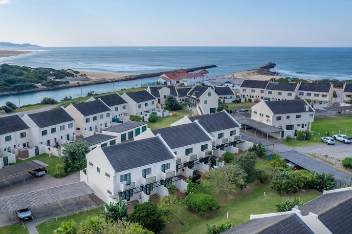 High Tide Coastal Apartment - Port Alfred