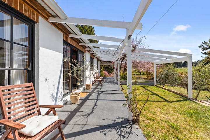 Romantic Mediterranean Cottage Near Canberra - Canberra