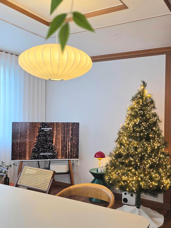 대구중심넓은감성숙소#명덕역도보2분#8인단체#3룸#동성로#서문시장#가족.커플.출장#평일특가 - Daegu