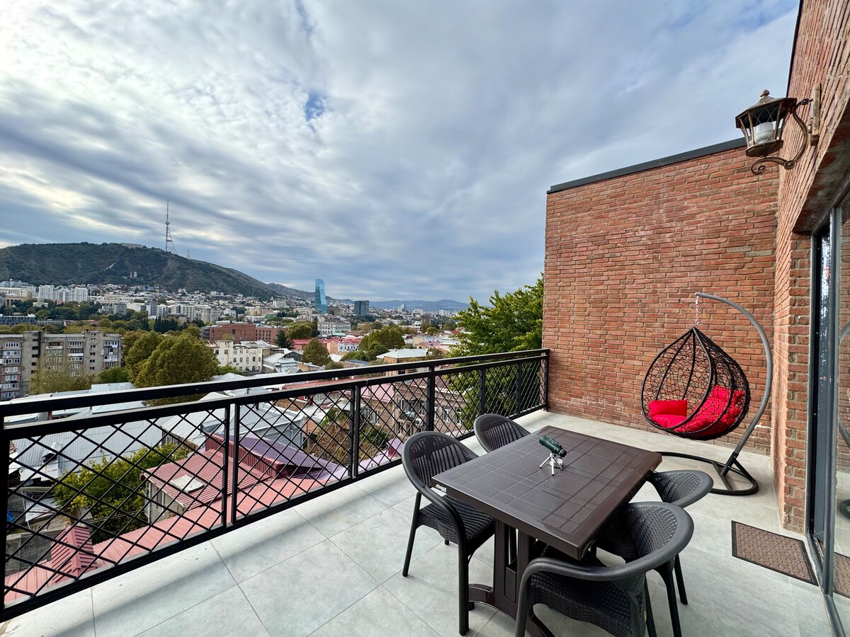 Sky Veranda en el casco antiguo de Tbilisi•Impresionante panorama de la ...
