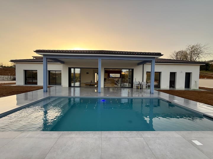 Villa 4 Chambres Et Piscine. - Bergerac