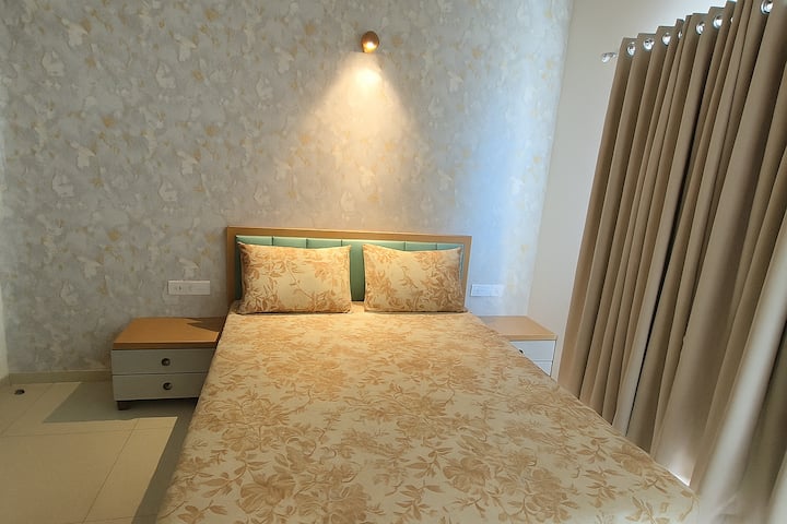 Get A Private Bedroom & Make Your Stay Memorable - Gandhinagar