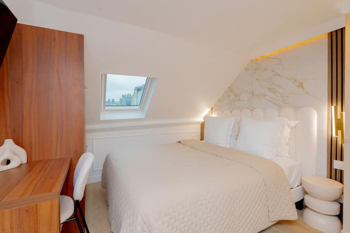 Elegant Double – Comfort & Quiet In République 062 - Paris