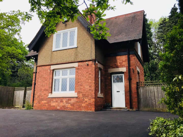 Cosy English Lodge House - Coventry