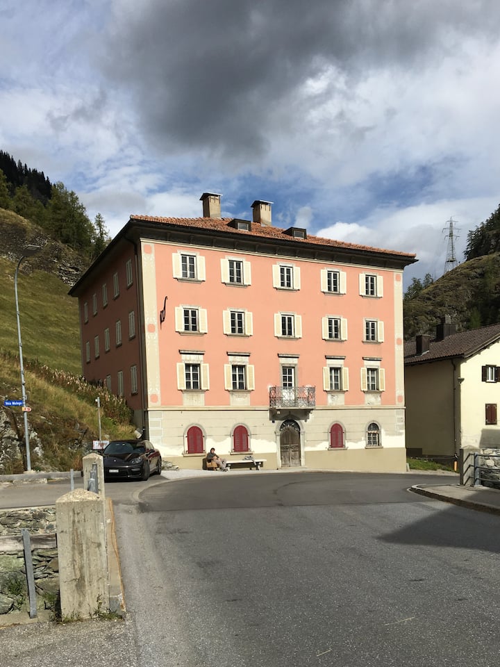 2 Zimmer Ferienwohnung Mit Charme In Mulegns - Canton des Grisons