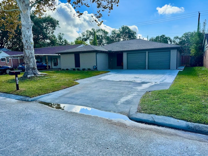 Relaxing Baytown Home For Short Or Long Visits - Baytown, TX
