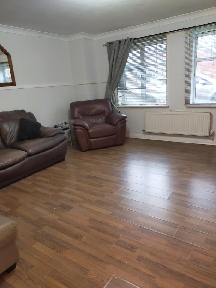 Large Two Bedroom Ground Floor Flat - Basingstoke