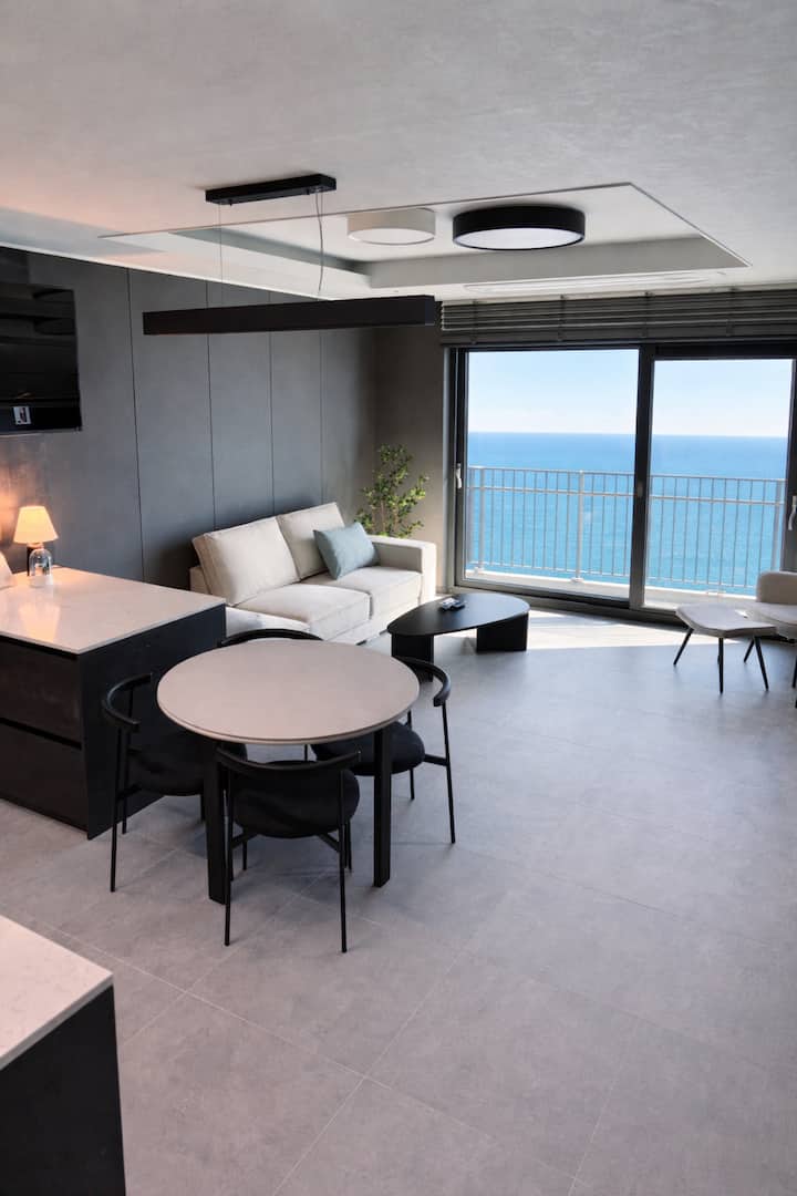 Od3)20-2 부산 Full오션뷰 신규오픈 바다산책로 롯데월드 초고층 2룸 킹베드 리뉴얼 - Busan