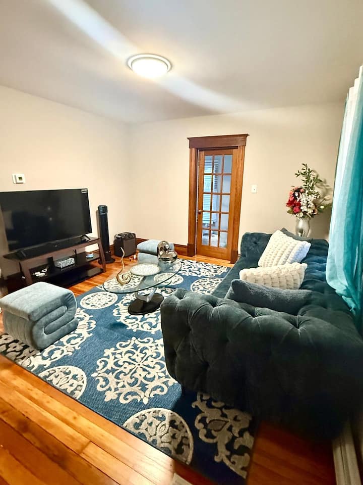 Beautiful And Cozy Home Away From Your Own Home - Ludlow, MA