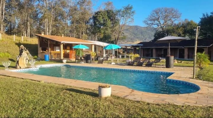 Casa Grande, Lugar Tranquilo E Sem Vizinhos. - Extrema