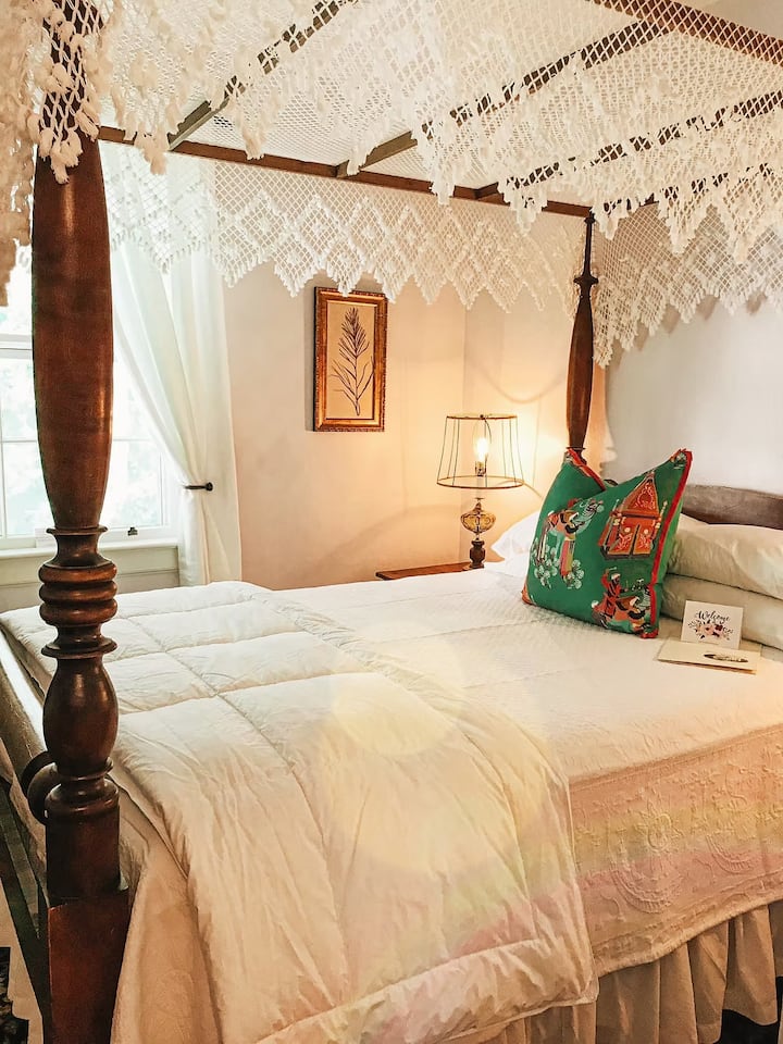 212 - Pearl S. Buck Queen Canopy - Lewisburg, WV