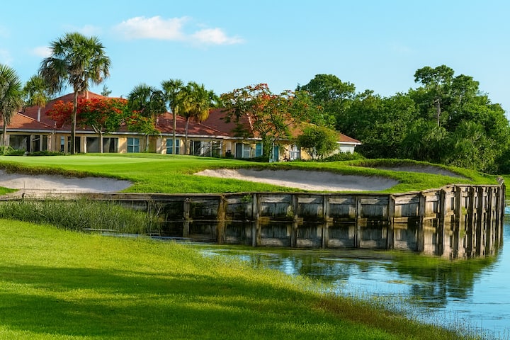The Lake House | 20% Off Long Stay • Golf & Pool - North Fort Myers, FL