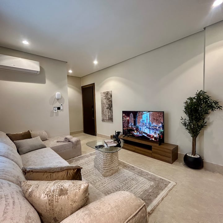 1br | Stylish Saty W/ Queen Bed & Self-entry - Dammam