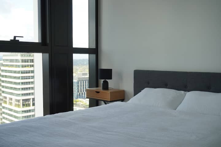 Top-floor Apartment With City Sunset View - Box Hill