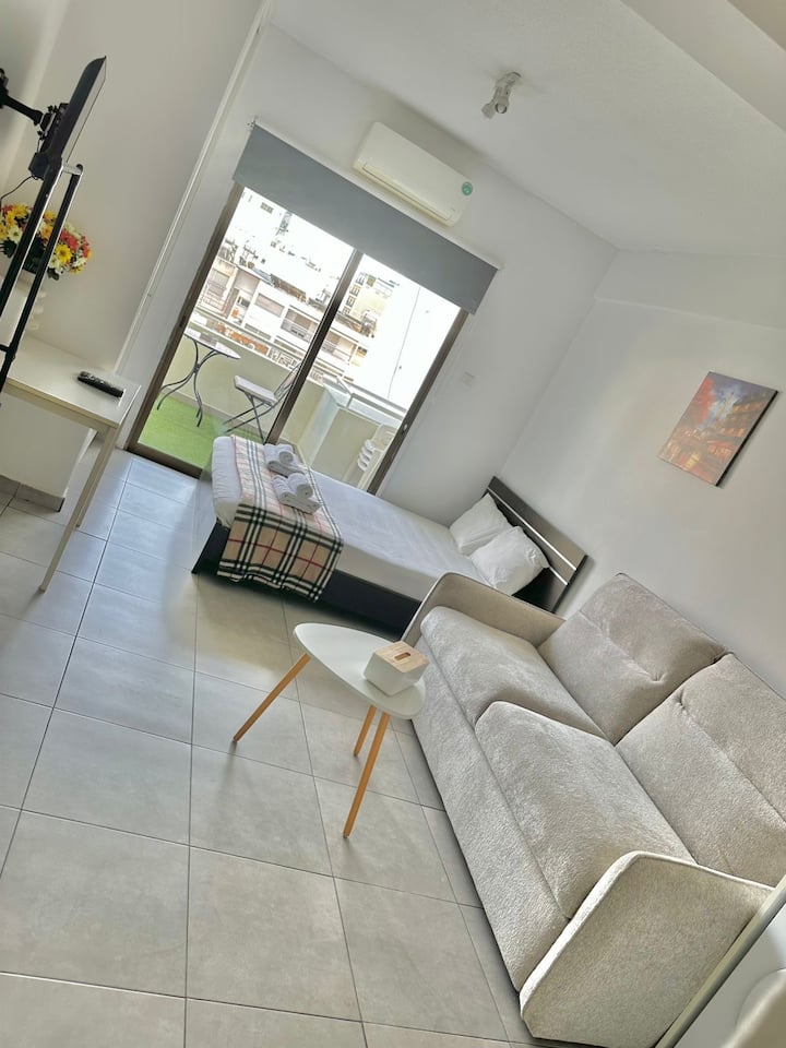 Modern Central Beach - Classy, Cozy And Luxurious - Larnaca