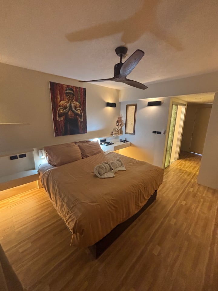 King Bed Studio With Sea View & 75” Smart Tv - Ko Samui