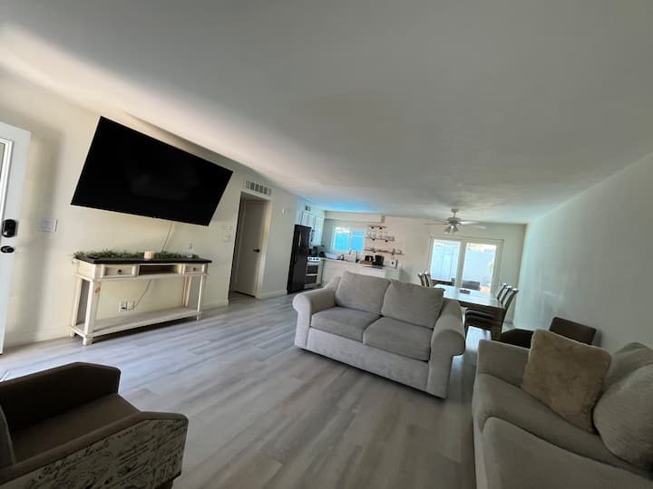 *Full House Airport Area* - Henderson, NV