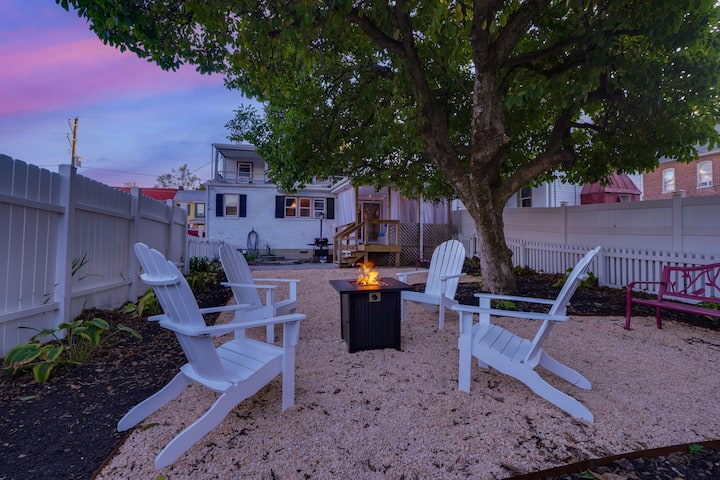 *New*walkable Historic House W/ Deck & Yard Space - Gettysburg, PA