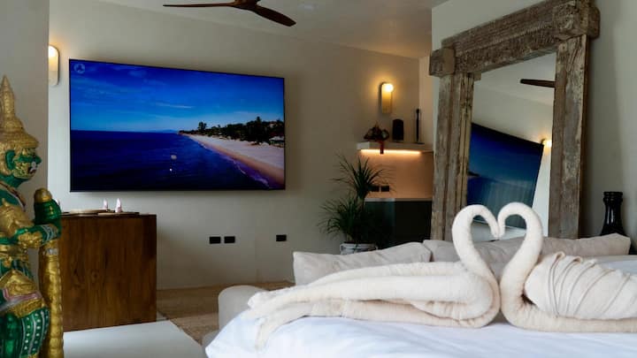 Huge Custom Apartment 98in Tv & Supper King Bed ! - Koh Samui