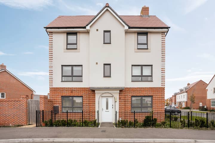 Aylesbury 4br House-garden & Parking Sleeps 10 - Aylesbury