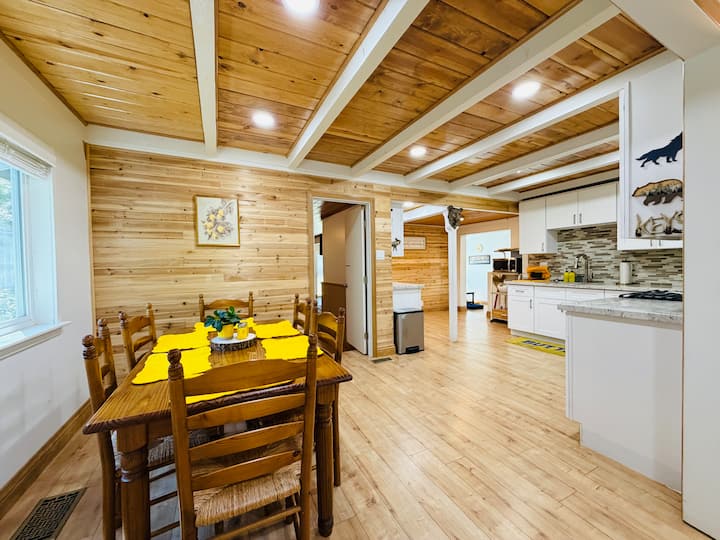 Conifer Cottage | Great For Pct Groups, Laundry - Wrightwood, CA