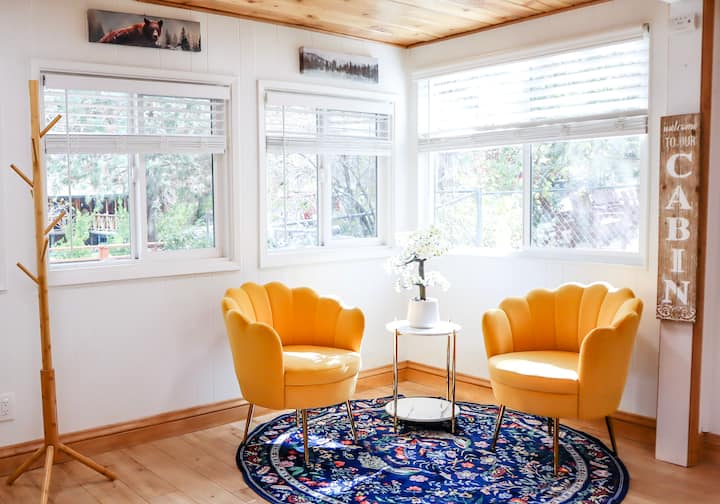 Sunny & Modern Conifer Cottage | Rooftop Deck - Mountain High Resort, CA