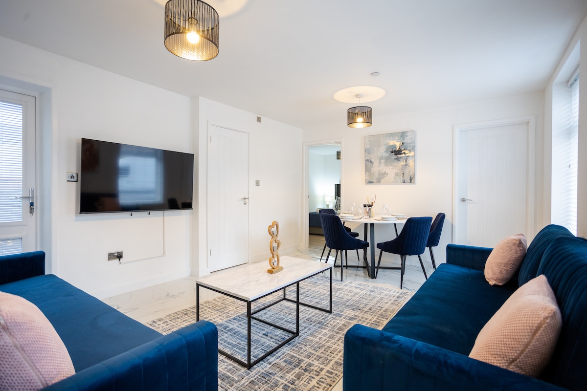 Bespoke 3 Bedroom Apt Near Cardiff City Centre - Flats for Rent in ...