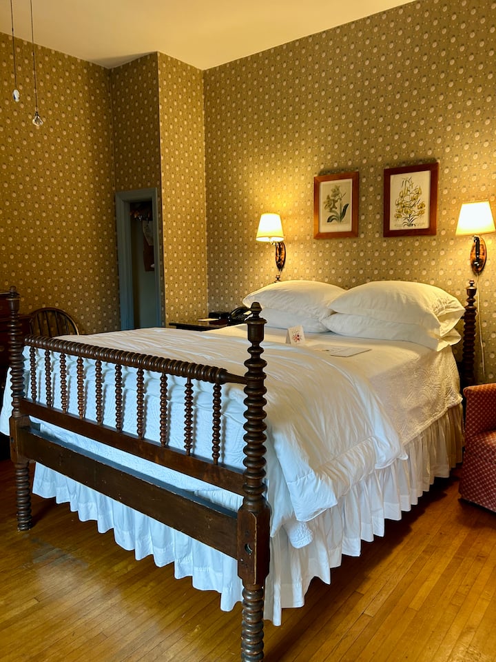 Full Bed - Lewisburg, WV