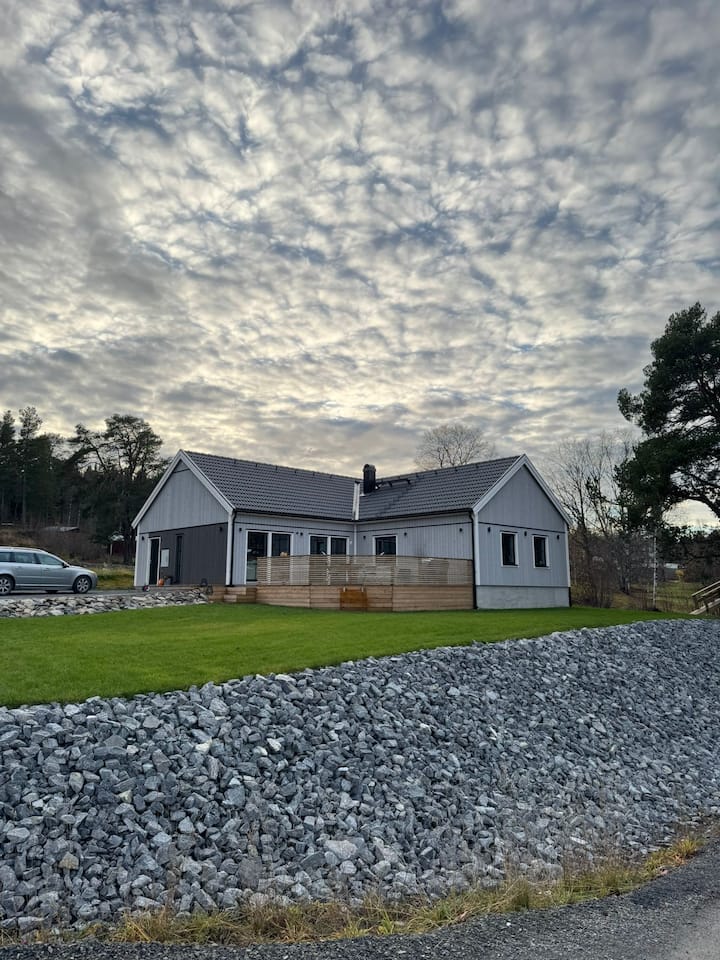 Nybyggt Hus Vid Sjön, Nära Centrum Och Skog - Östersund