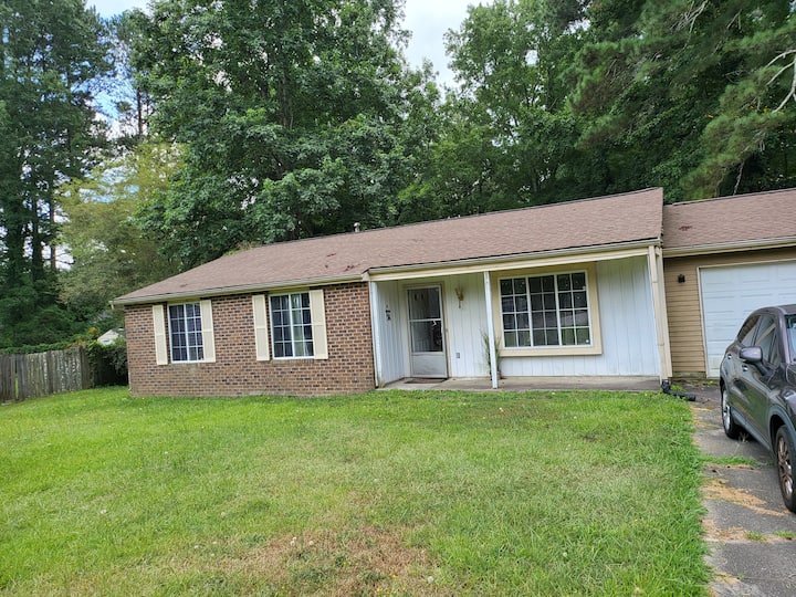 Tiny Home In Snellville 9 Miles To Stone Mountain - Snellville, GA