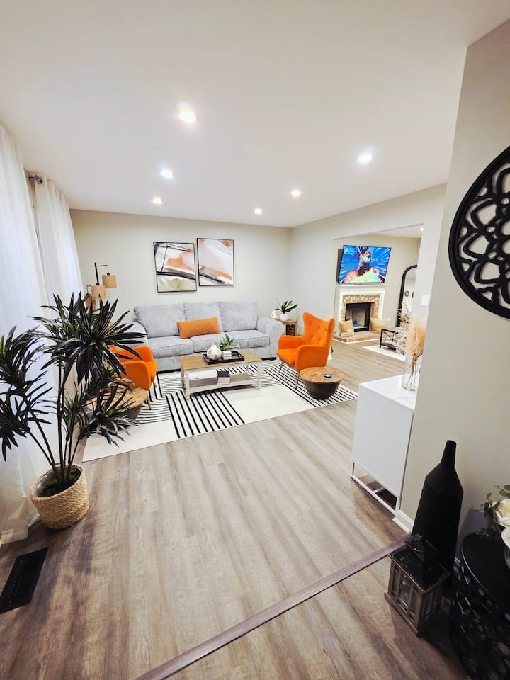 The Serenity: Gurnee, Six Flags, Naval Base - Gurnee, IL